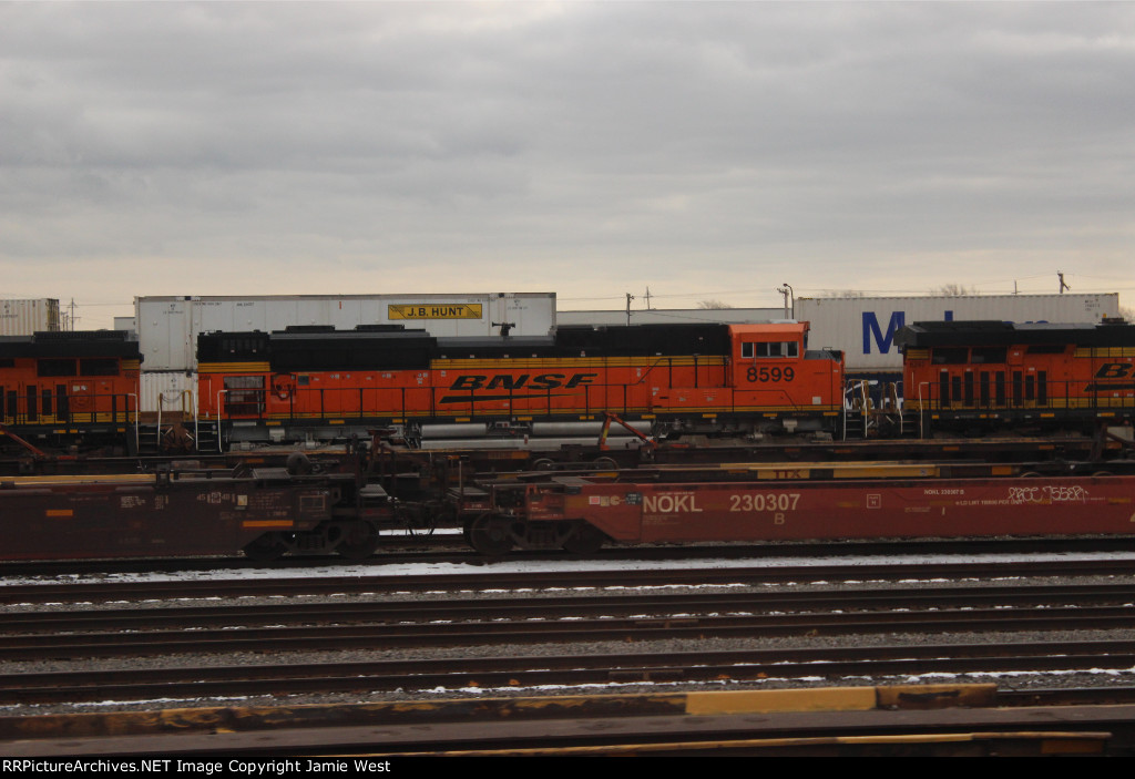 BNSF 8599